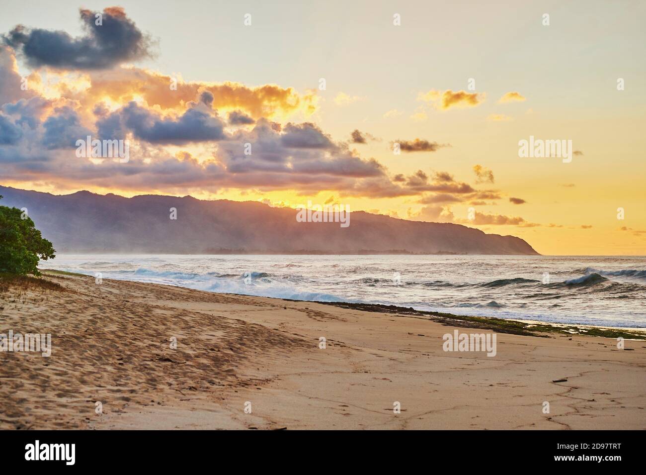 Landscape of a tropical Beach on Oahu by sunset, Hawaiian Island Oahu ...