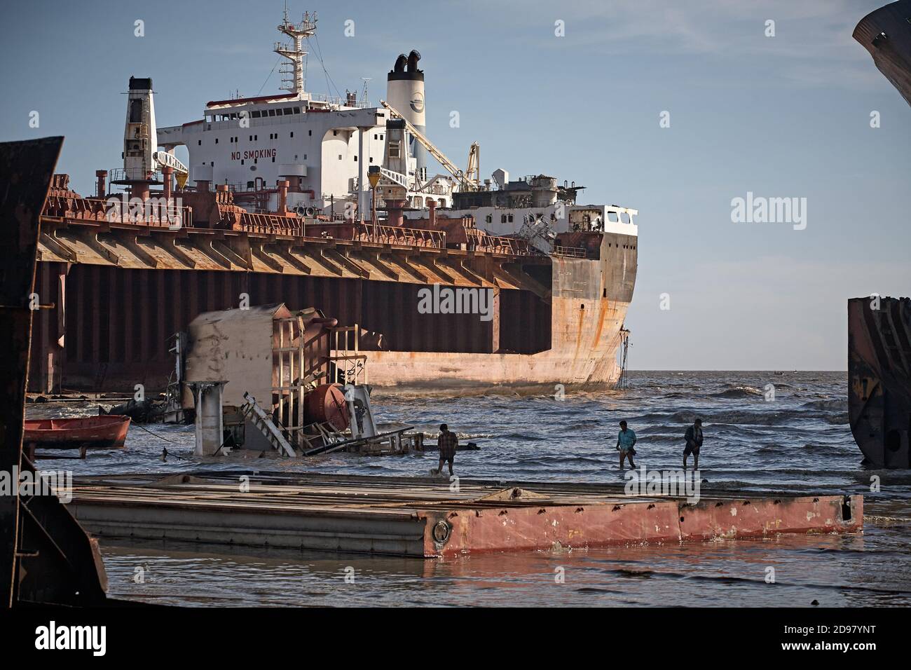 Shipbreakers hi-res stock photography and images - Alamy