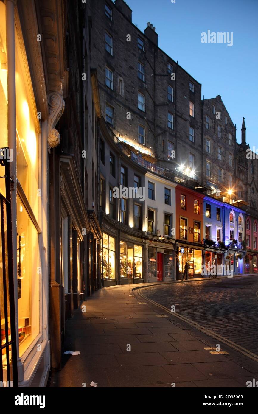 Shops and bars in Victoria Street, Edinburgh, Scotland Stock Photo - Alamy