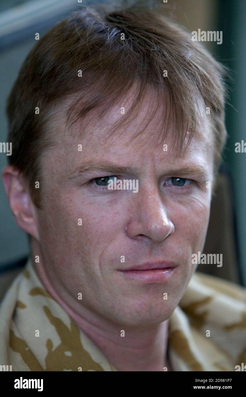 British army body armour hi-res stock photography and images - Alamy