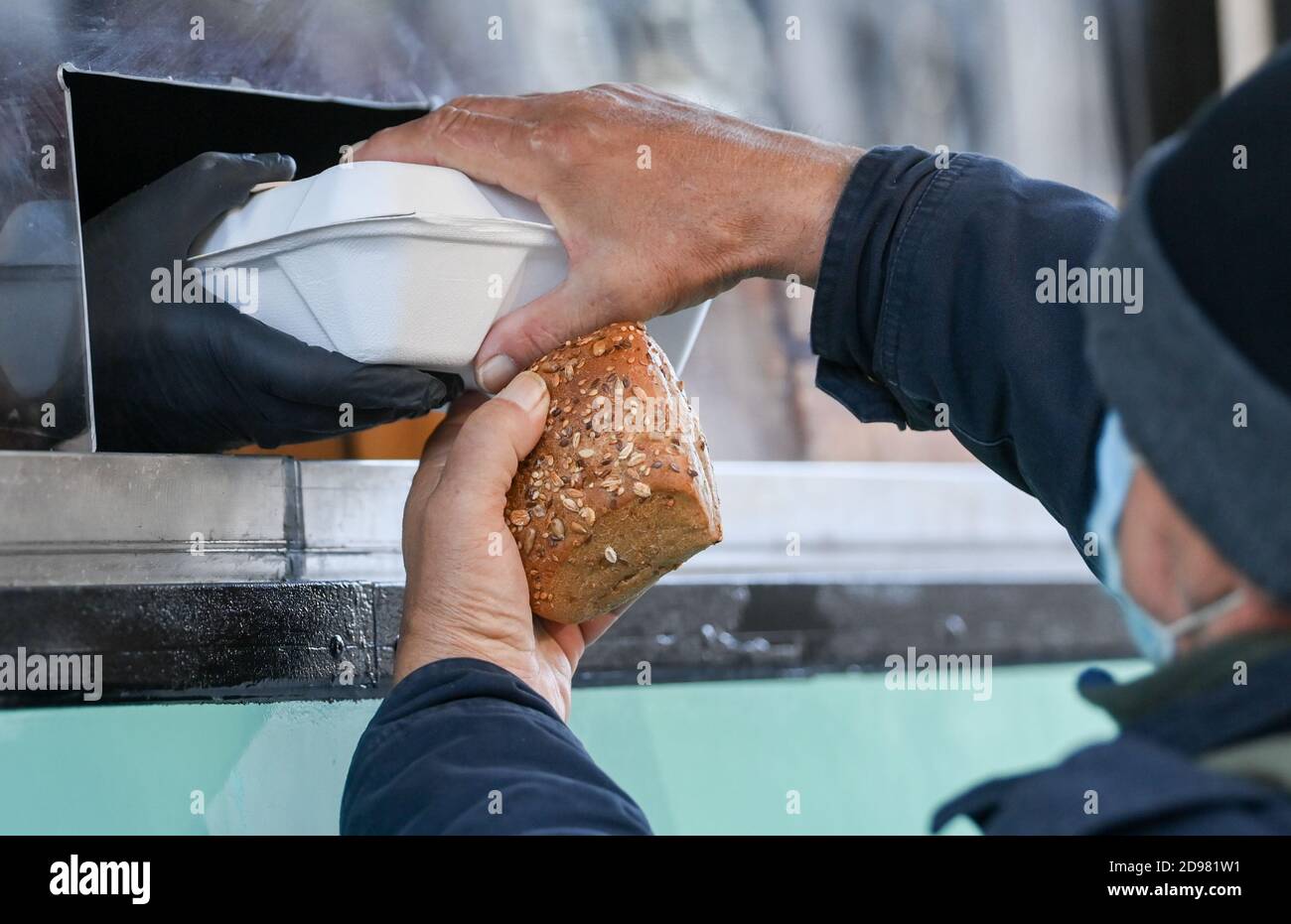 Man gives food to homeless man hi-res stock photography and images - Alamy