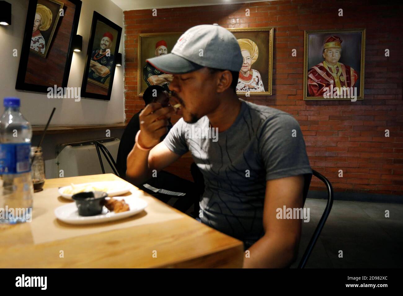 Red and gold robe hi-res stock photography and images - Alamy