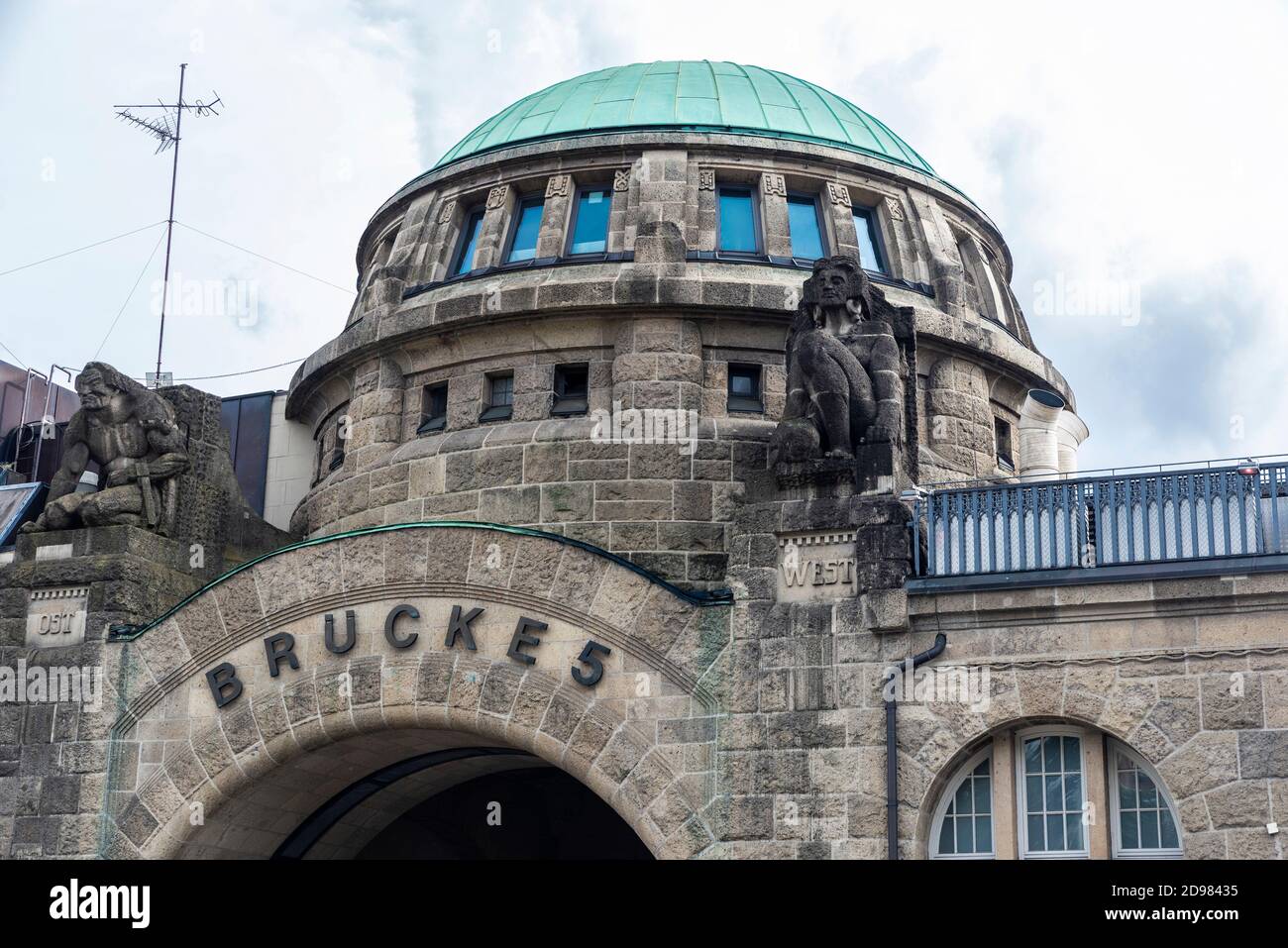 Facade of the St. Pauli Landing Bridges (St. Pauli Landungsbrücken) in ...