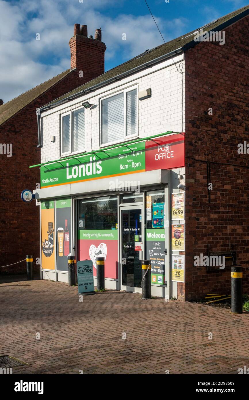 Londis convenience store hi-res stock photography and images - Alamy