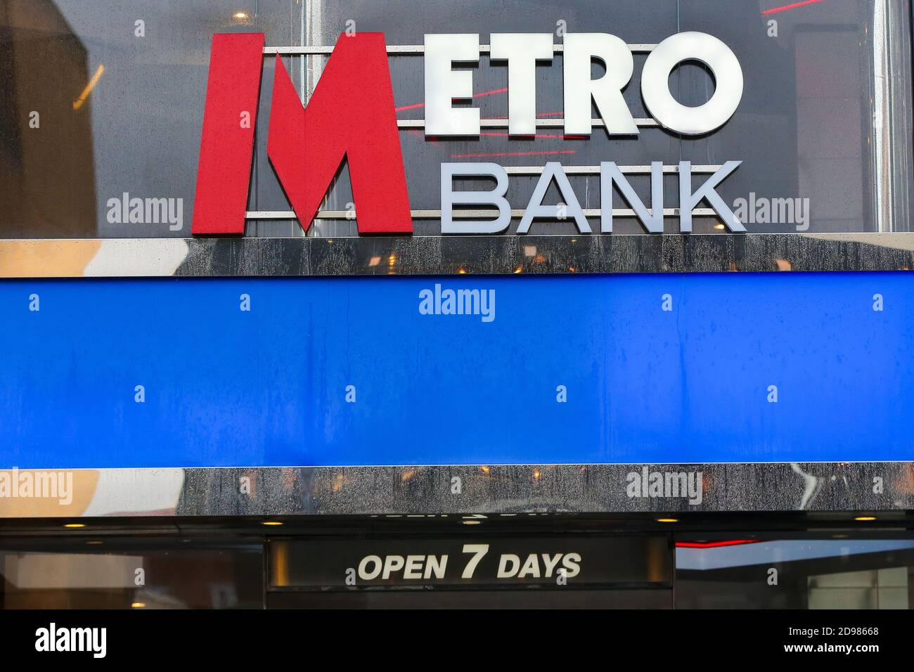A branch of Metro Bank in London Stock Photo - Alamy