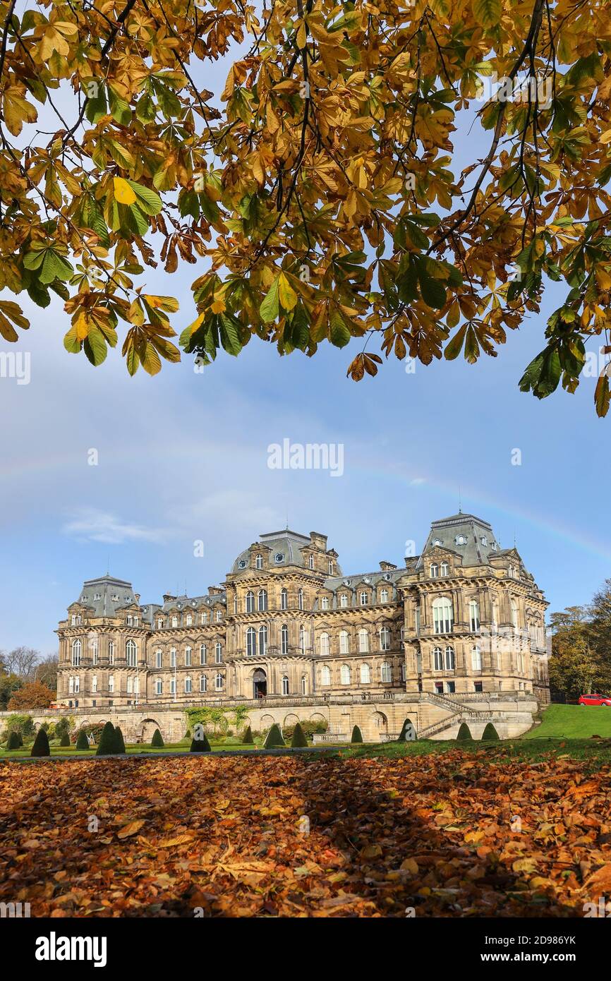Autumn leaves colours uk rainbow hi-res stock photography and images ...