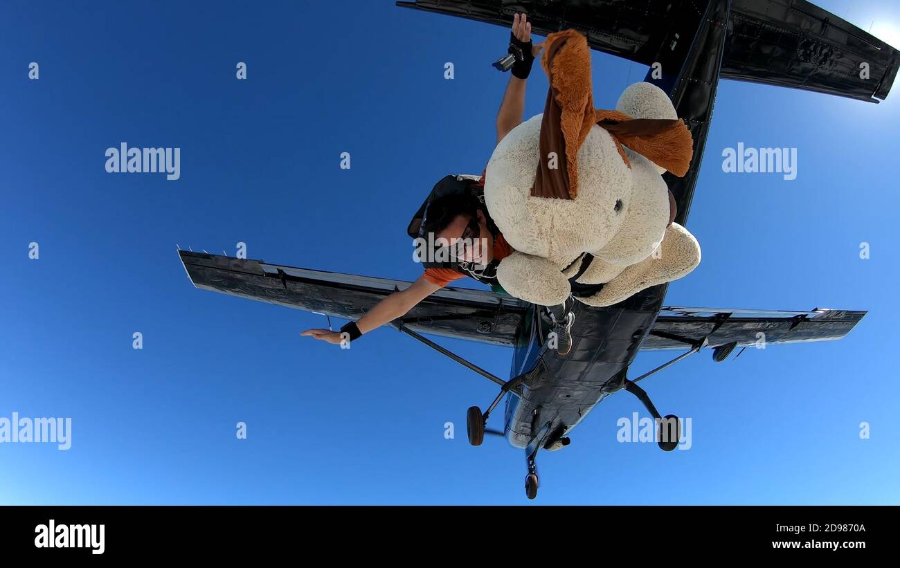 Parachuting teddy bear hi-res stock photography and images - Alamy