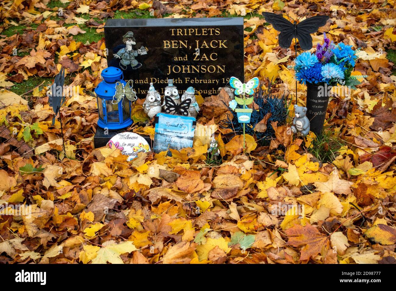 sad grave headstone in cemetery Stock Photo - Alamy