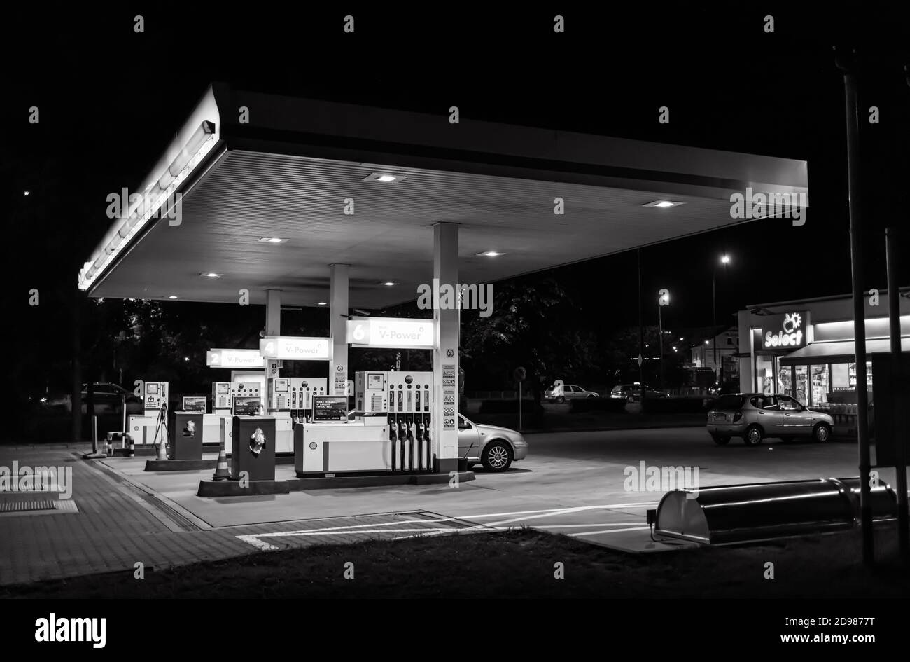 Empty gas station night hi-res stock photography and images - Alamy