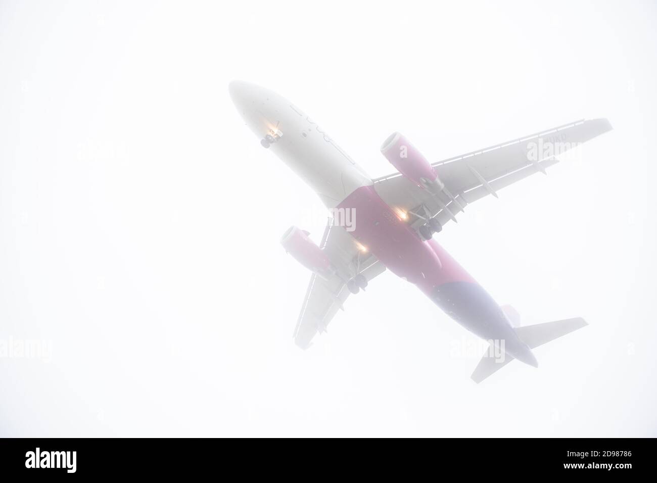 Low visibility landing hi-res stock photography and images - Alamy