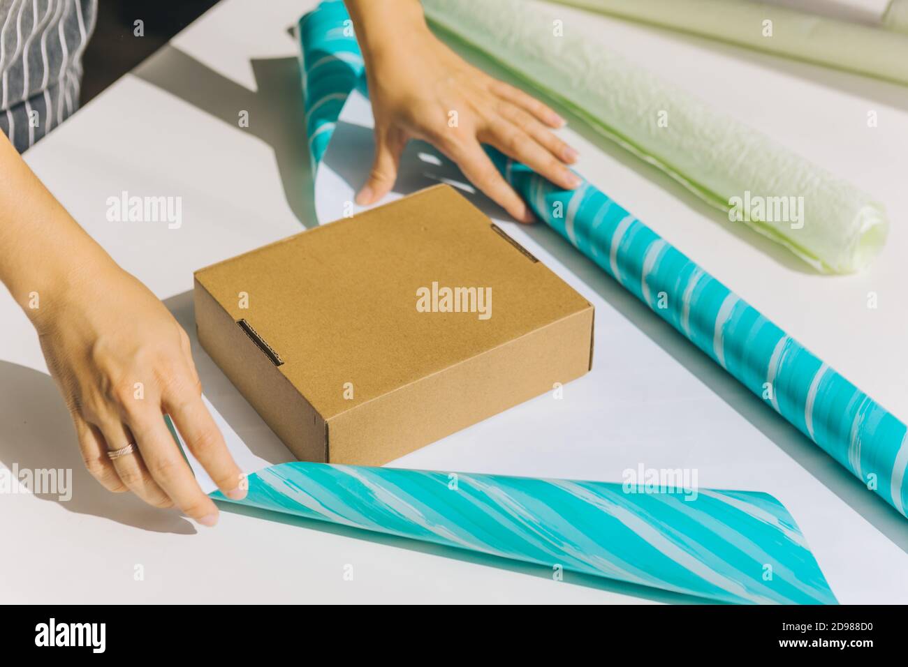 Box wrapping paper scissors hi-res stock photography and images - Alamy