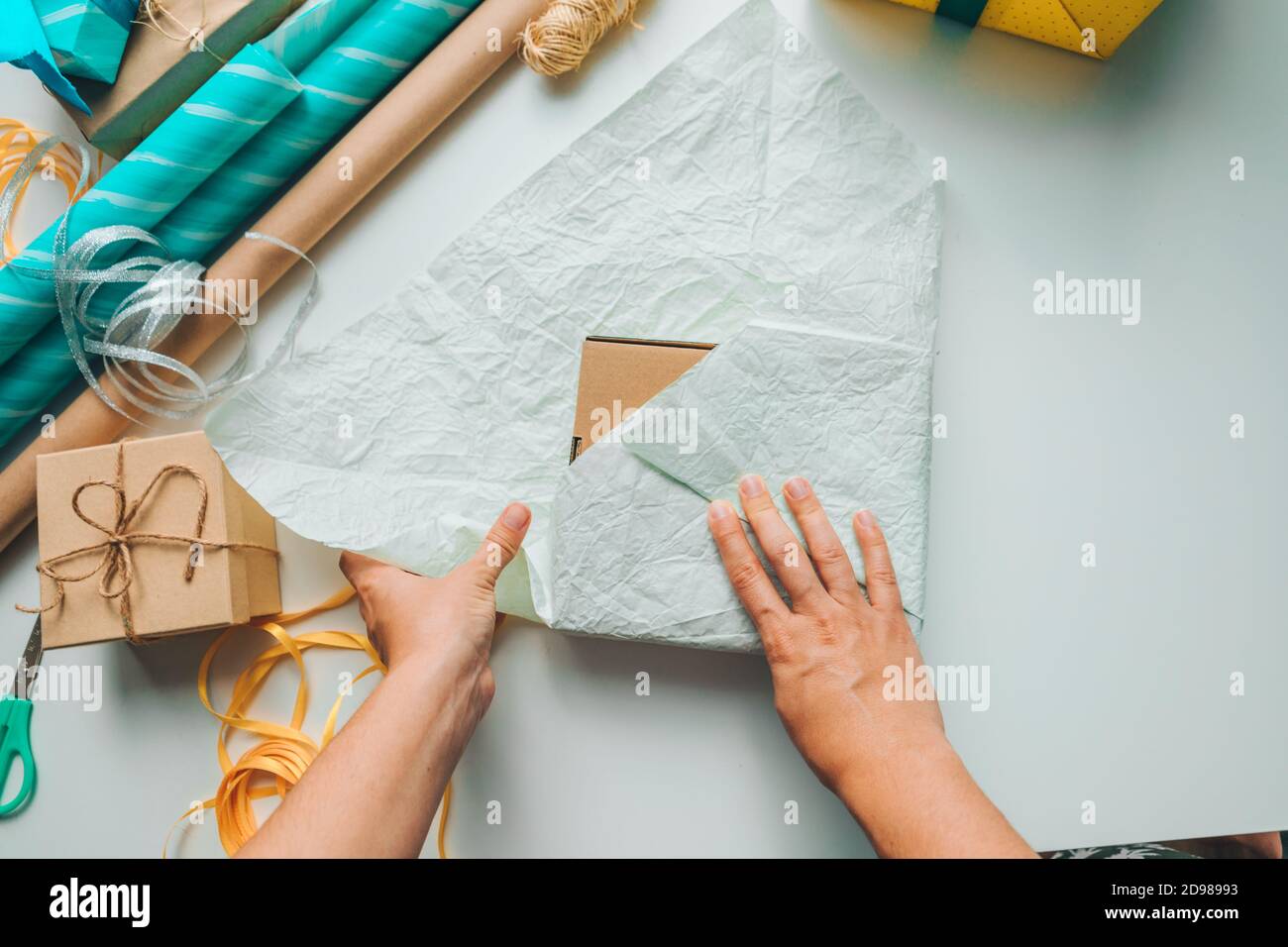 packing gift box with wrapping paper Stock Photo - Alamy