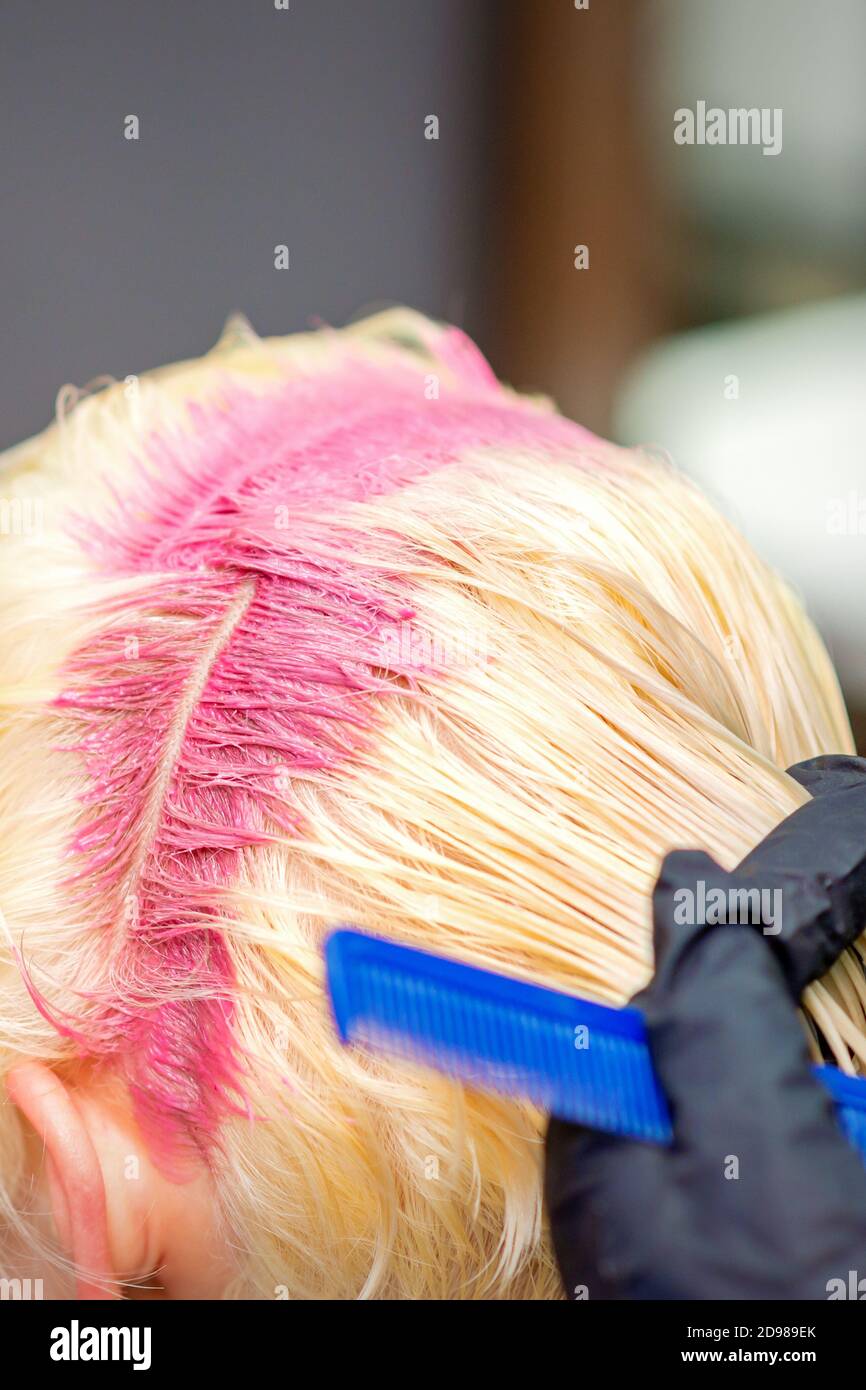 Applying hair dye roots woman hi-res stock photography and images - Alamy
