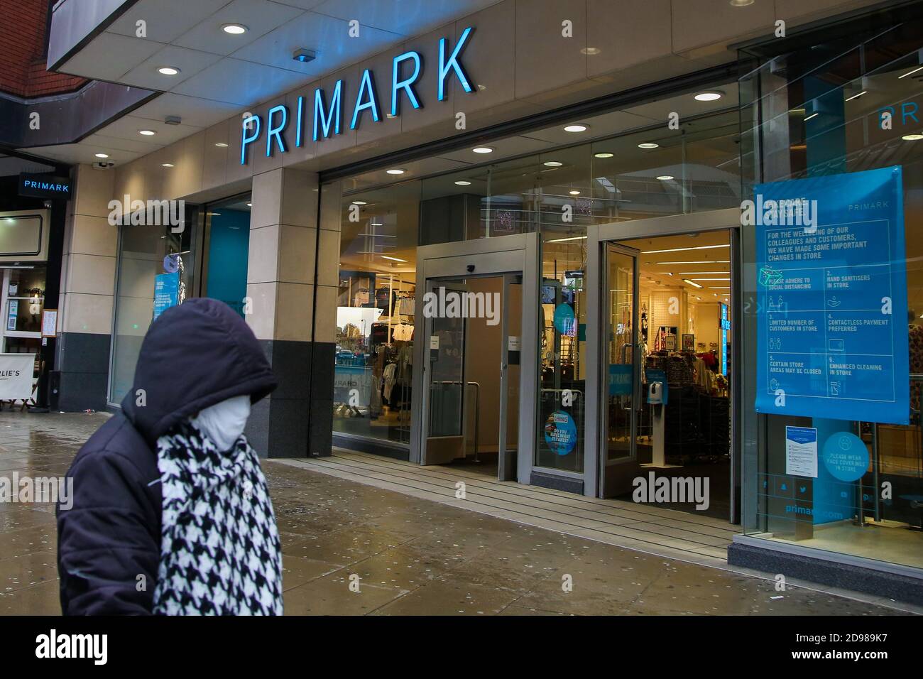 Primark shoppers mask hi-res stock photography and images - Alamy