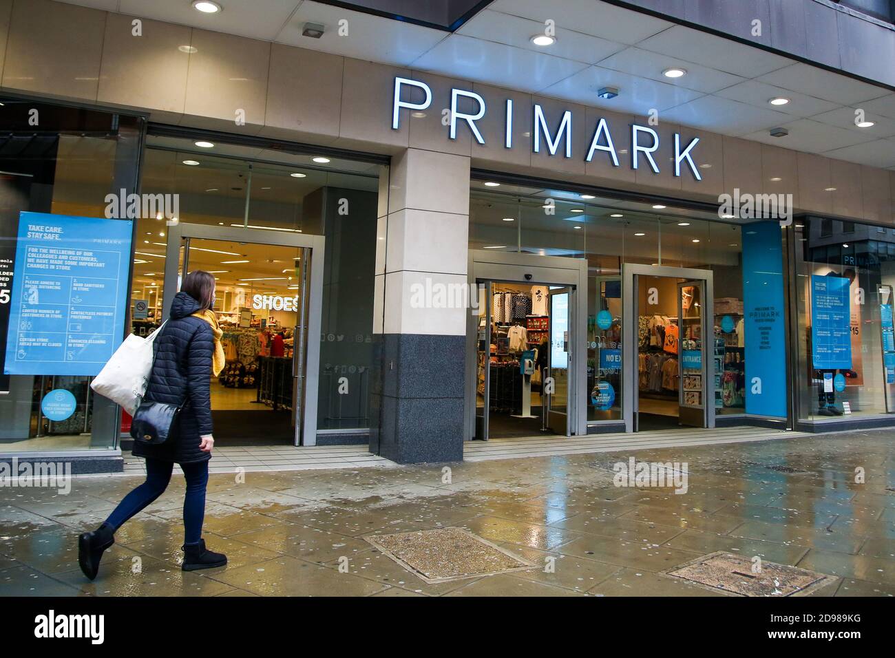 Closed primark shop front hi-res stock photography and images - Alamy