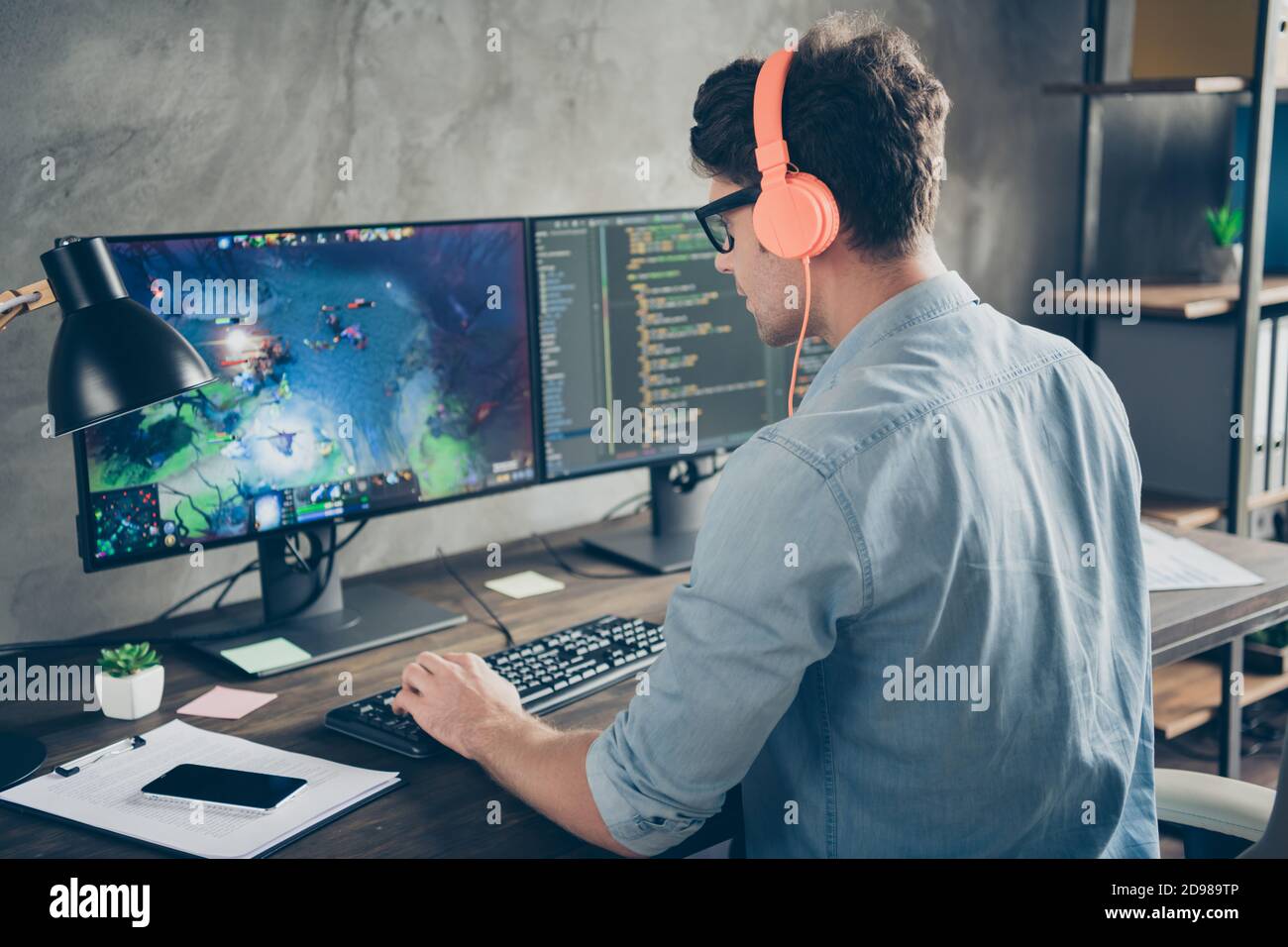 Video game screen rear view hi-res stock photography and images - Alamy