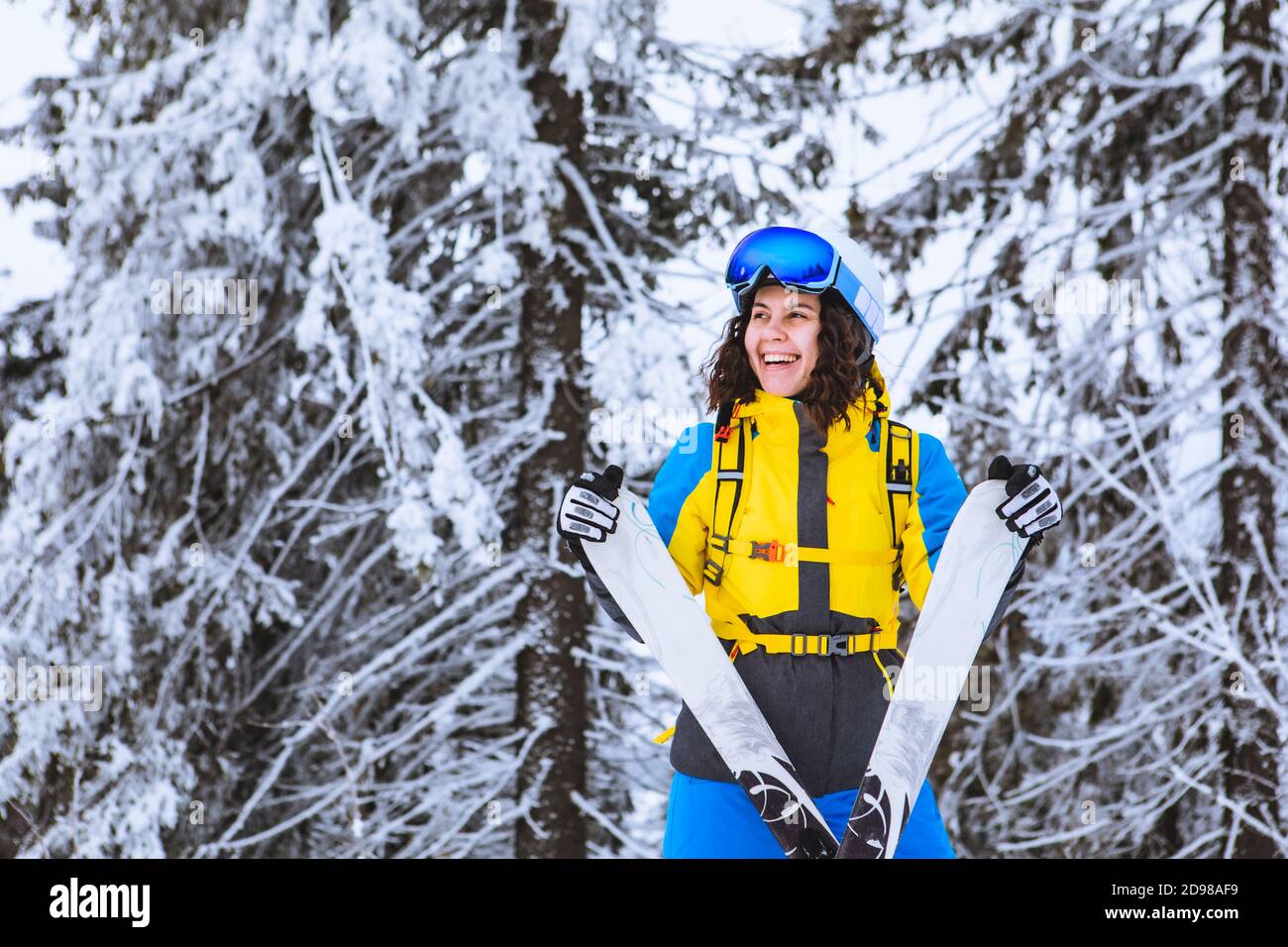 Portrait smiling gorgeous woman hi-res stock photography and images - Alamy