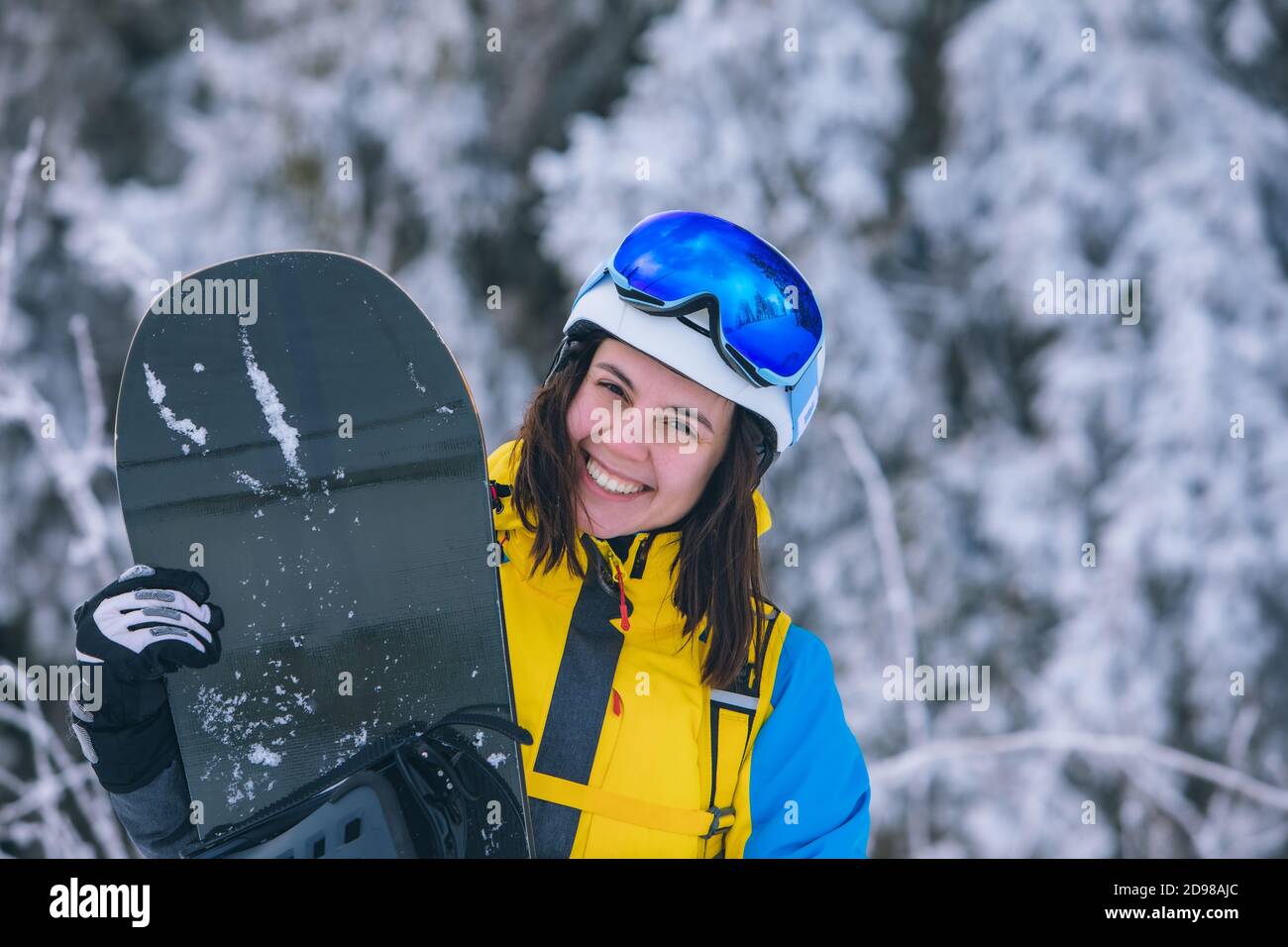 Pretty girl snowboarding hi-res stock photography and images - Alamy