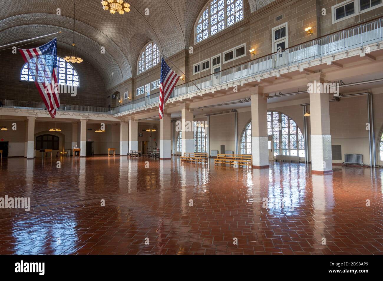Cavernous hall hi-res stock photography and images - Alamy