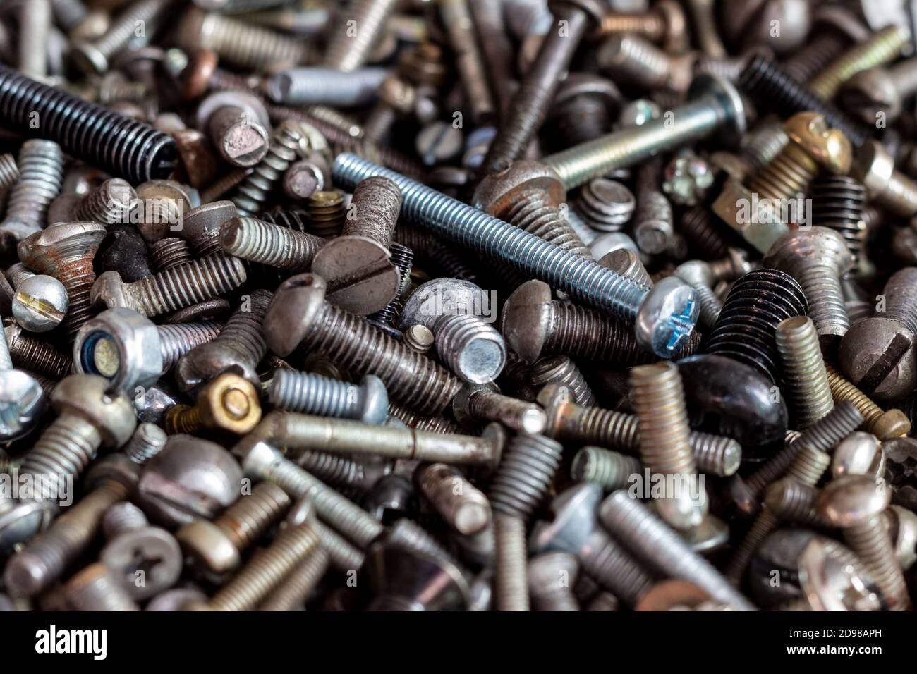 A bunch of screws, different sizes and diameters, with different slots ...