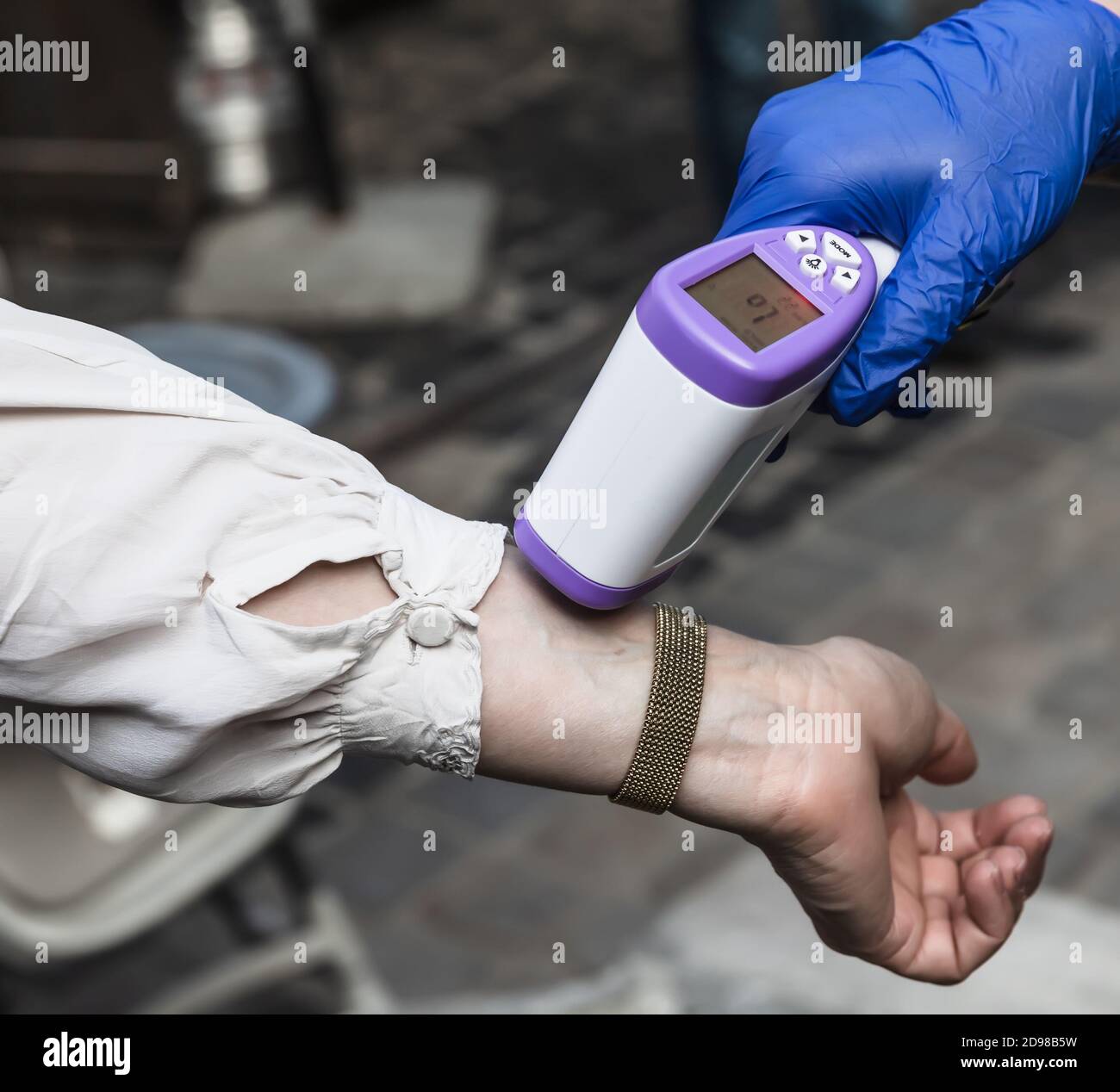 Body temperature detector hi-res stock photography and images - Alamy