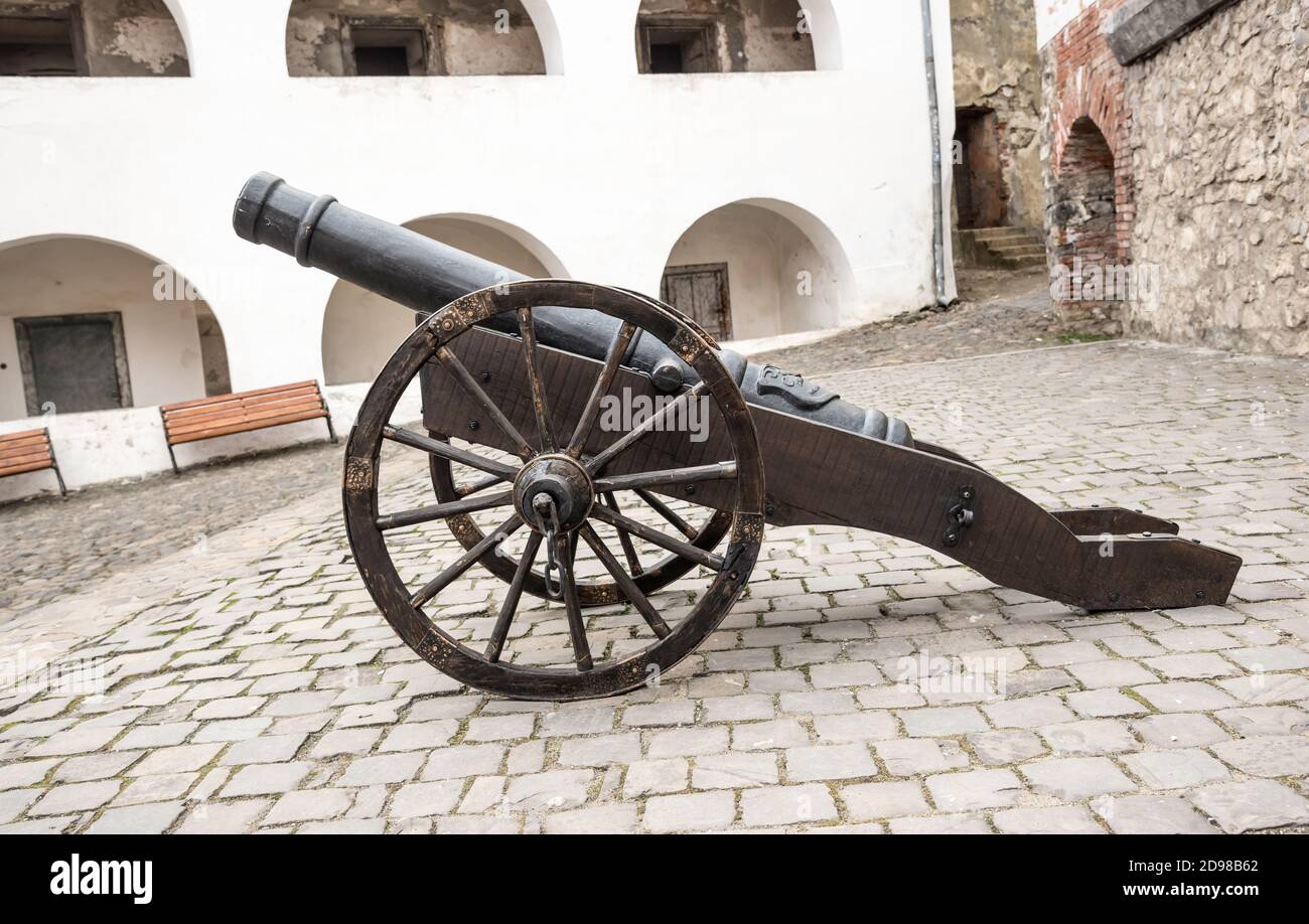 Cannon on wheels hi-res stock photography and images - Alamy