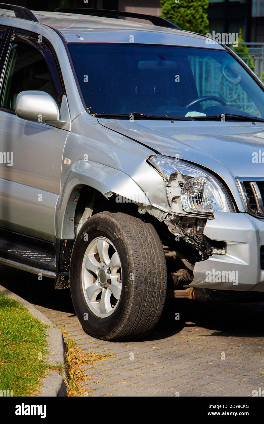car with a broken headlight, after the accident Stock Photo - Alamy