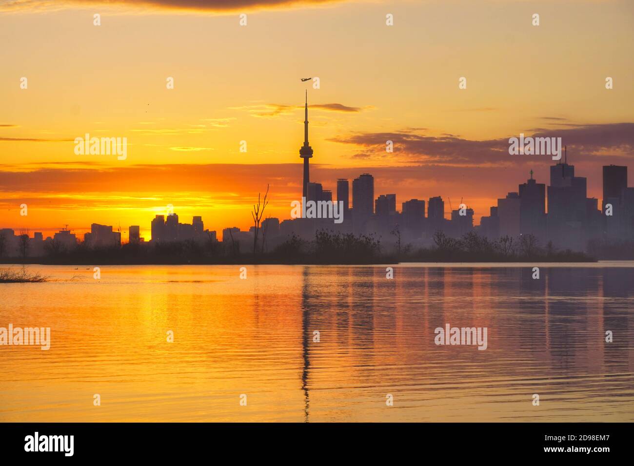 Toronto skyline silhouette hi-res stock photography and images - Alamy