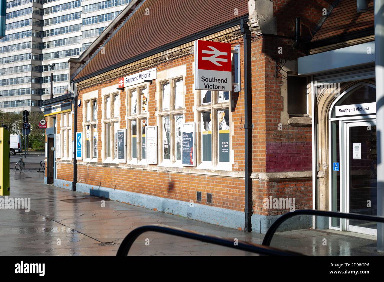 Southend victoria train station hi-res stock photography and images - Alamy