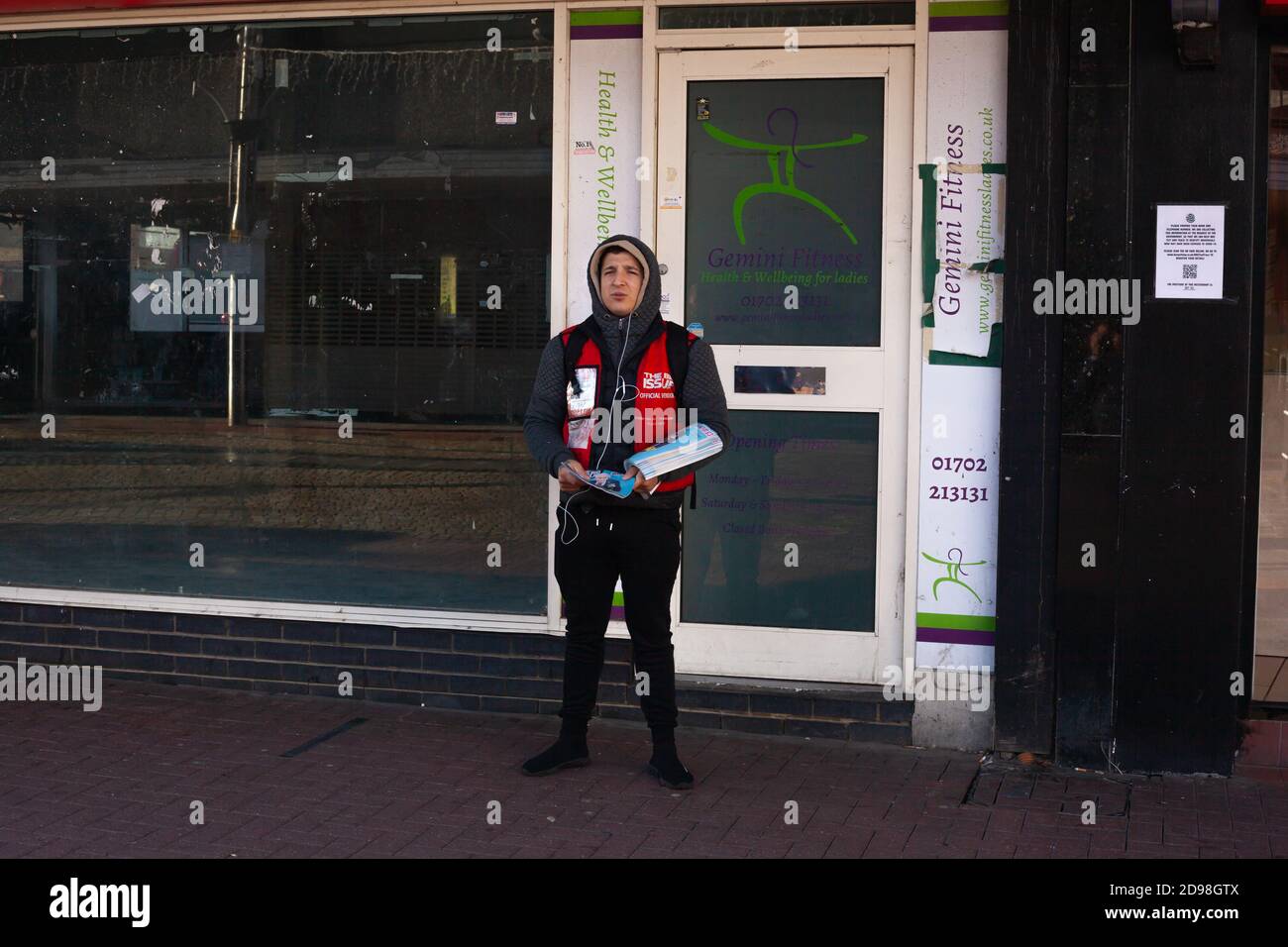 Homeless man selling big issue hi-res stock photography and images - Alamy