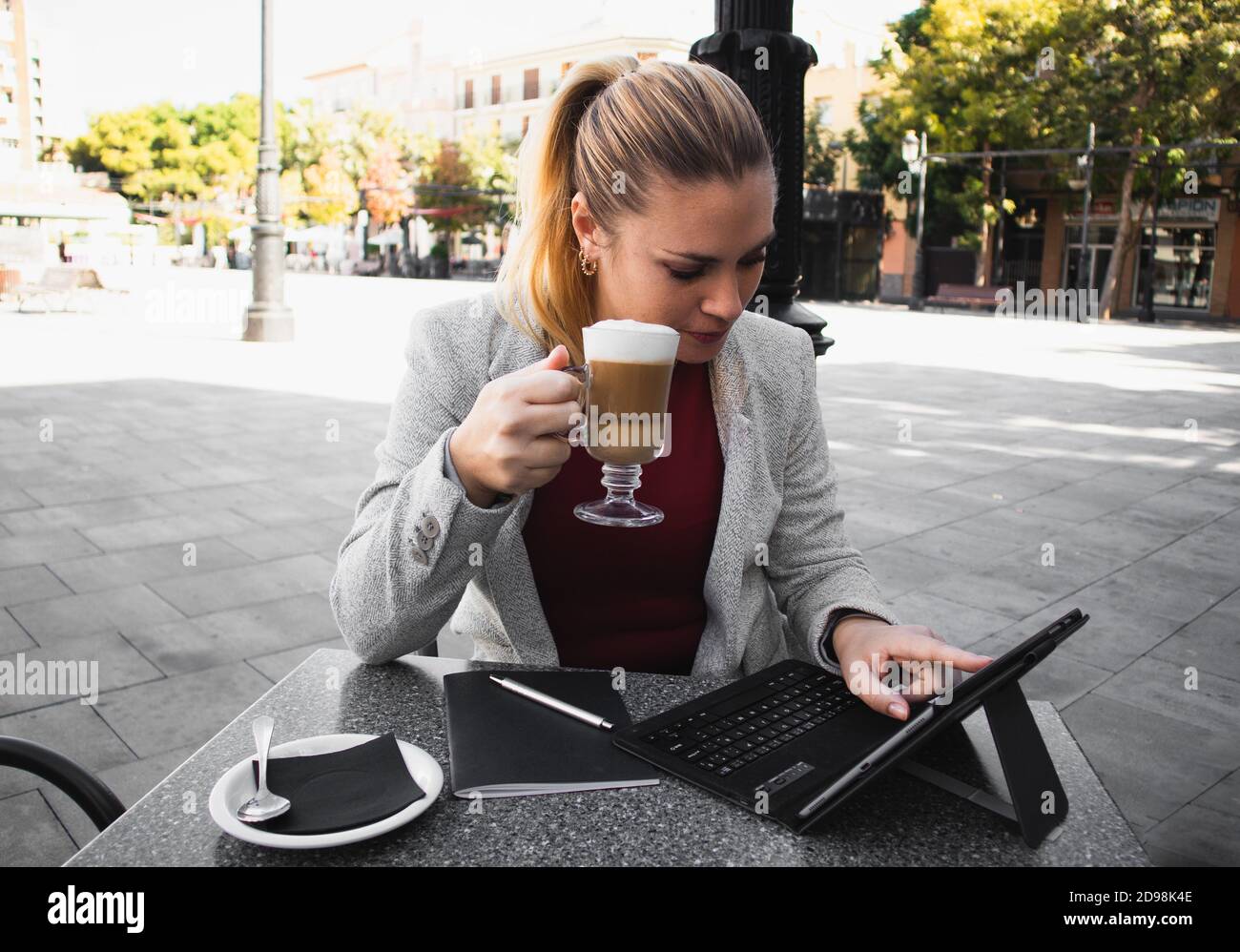 Working time in the coffee shop Stock Photo - Alamy