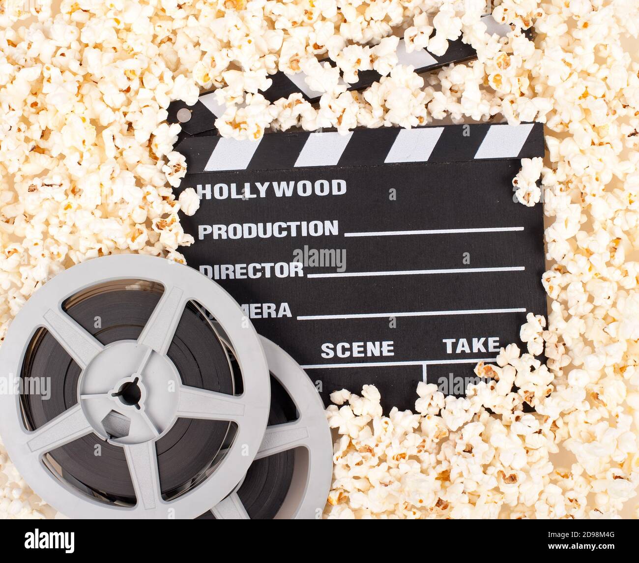 movie clapper board with popcorn Stock Photo - Alamy