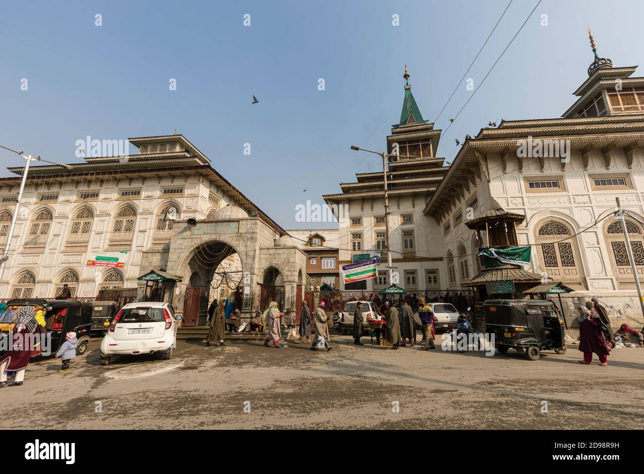 A view of the famous Dastgeer Sahib, shrine of Sheikh Syed Abdul Qadir ...