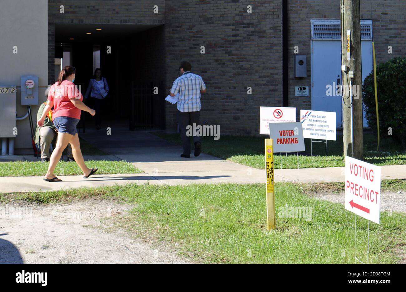 Jacksonville, FL November 3rd: A couple of voters enter a lineless ...