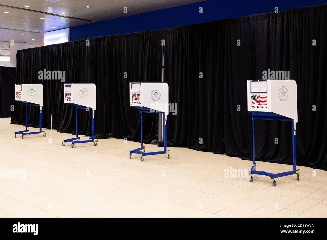 Empty voting booth united states hi-res stock photography and images ...