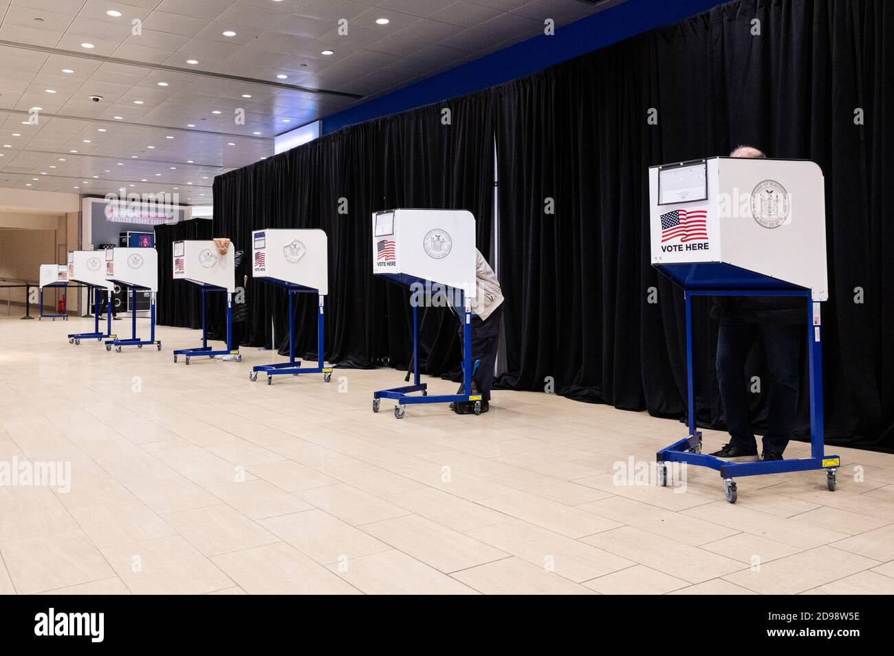 Empty voting booth united states hi-res stock photography and images ...