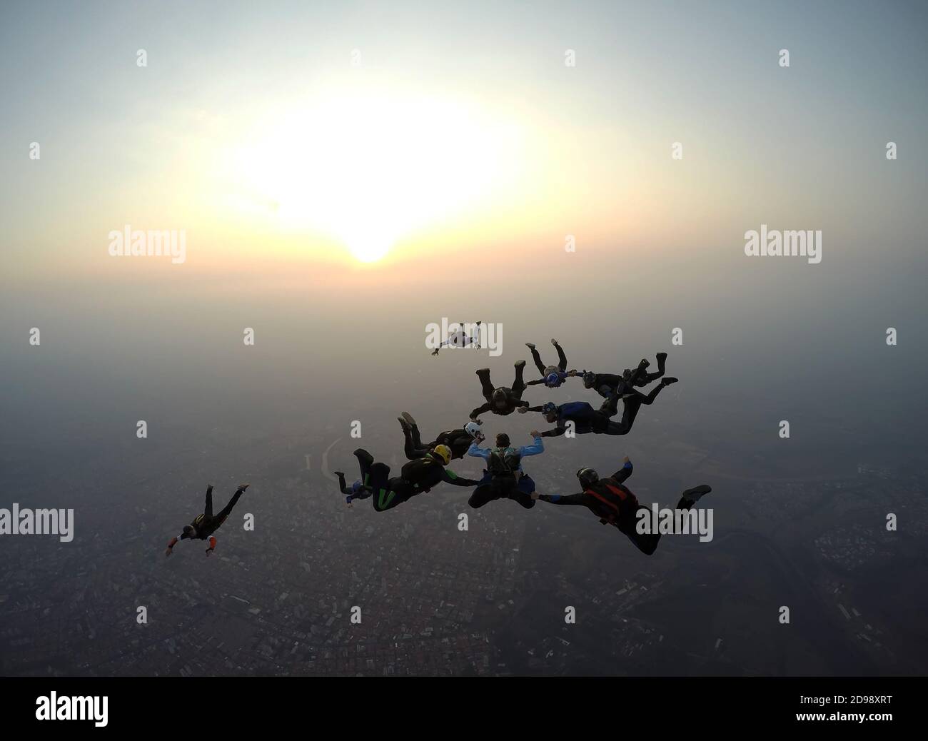 High fall stunt hi-res stock photography and images - Alamy