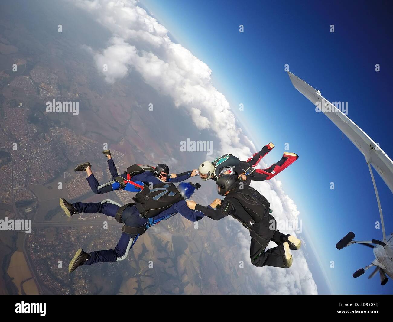 Sky diving team making figures Stock Photo - Alamy