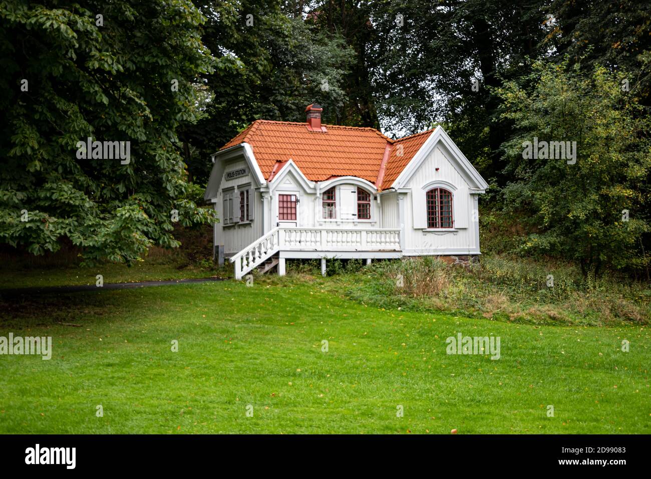 Police station window hi-res stock photography and images - Alamy
