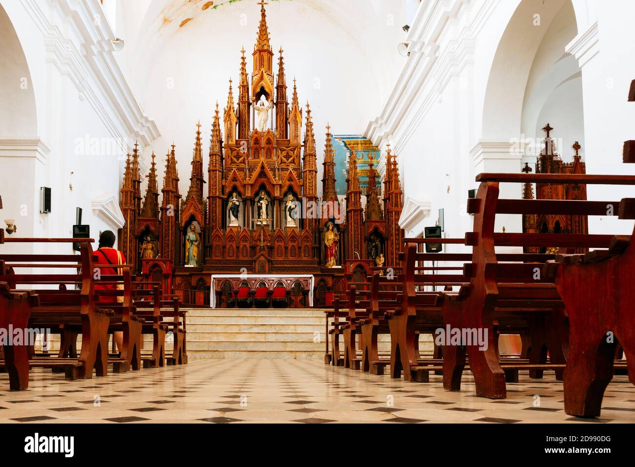 Nave and Main Altar. Church of the Holy Trinity - Iglesia de la ...