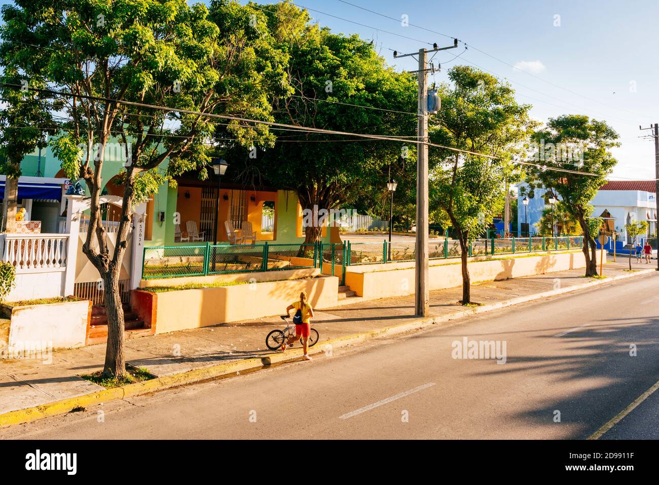 Cuban family hi-res stock photography and images - Alamy