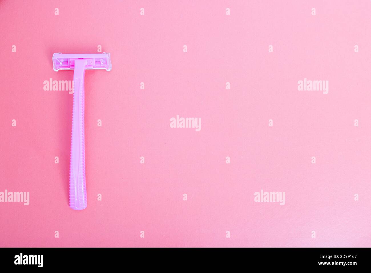 Female pink razor shaver hi-res stock photography and images - Alamy