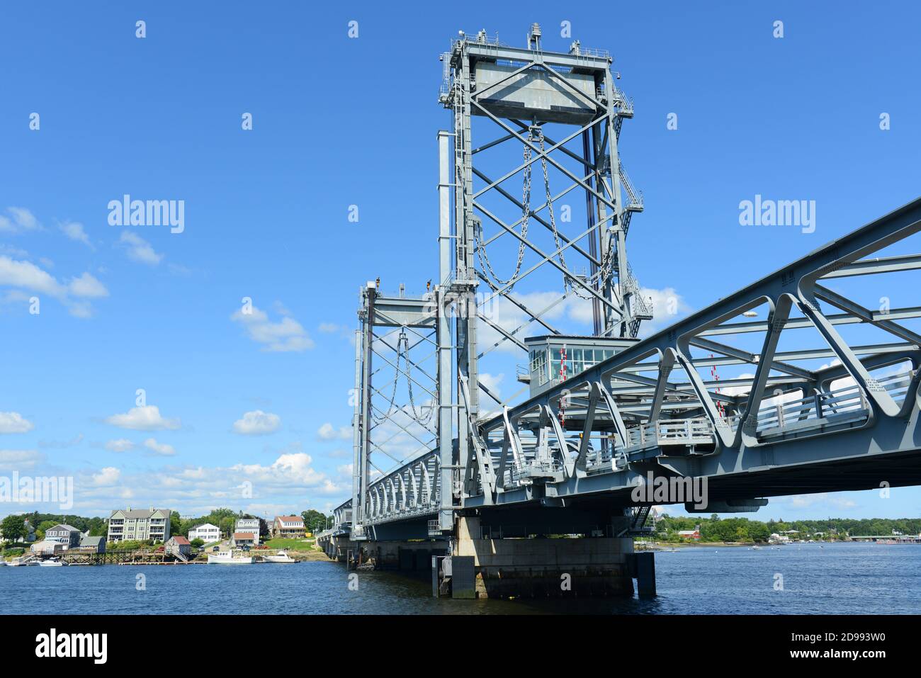 Memorial Bridge is a through truss lift bridge build in 1923 across the ...