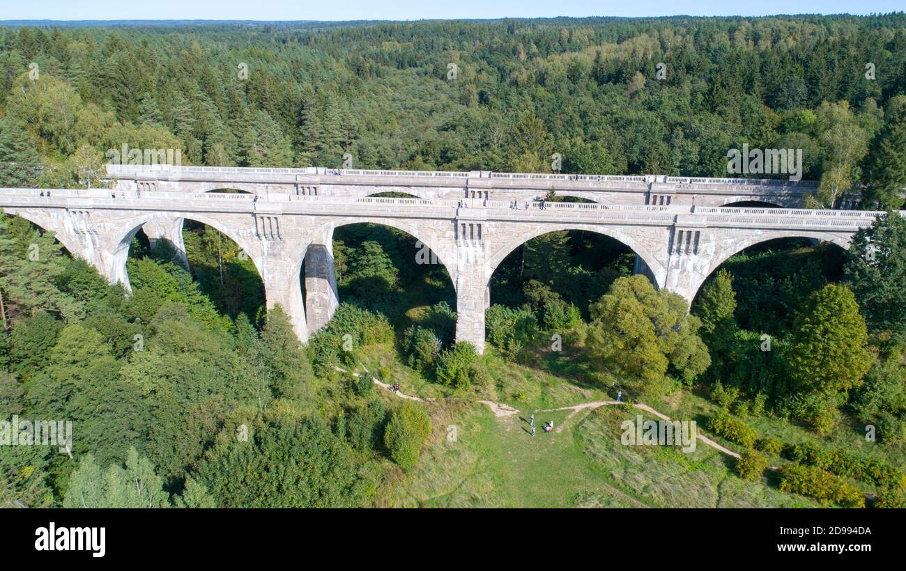 Concrete railway bridges hi-res stock photography and images - Alamy