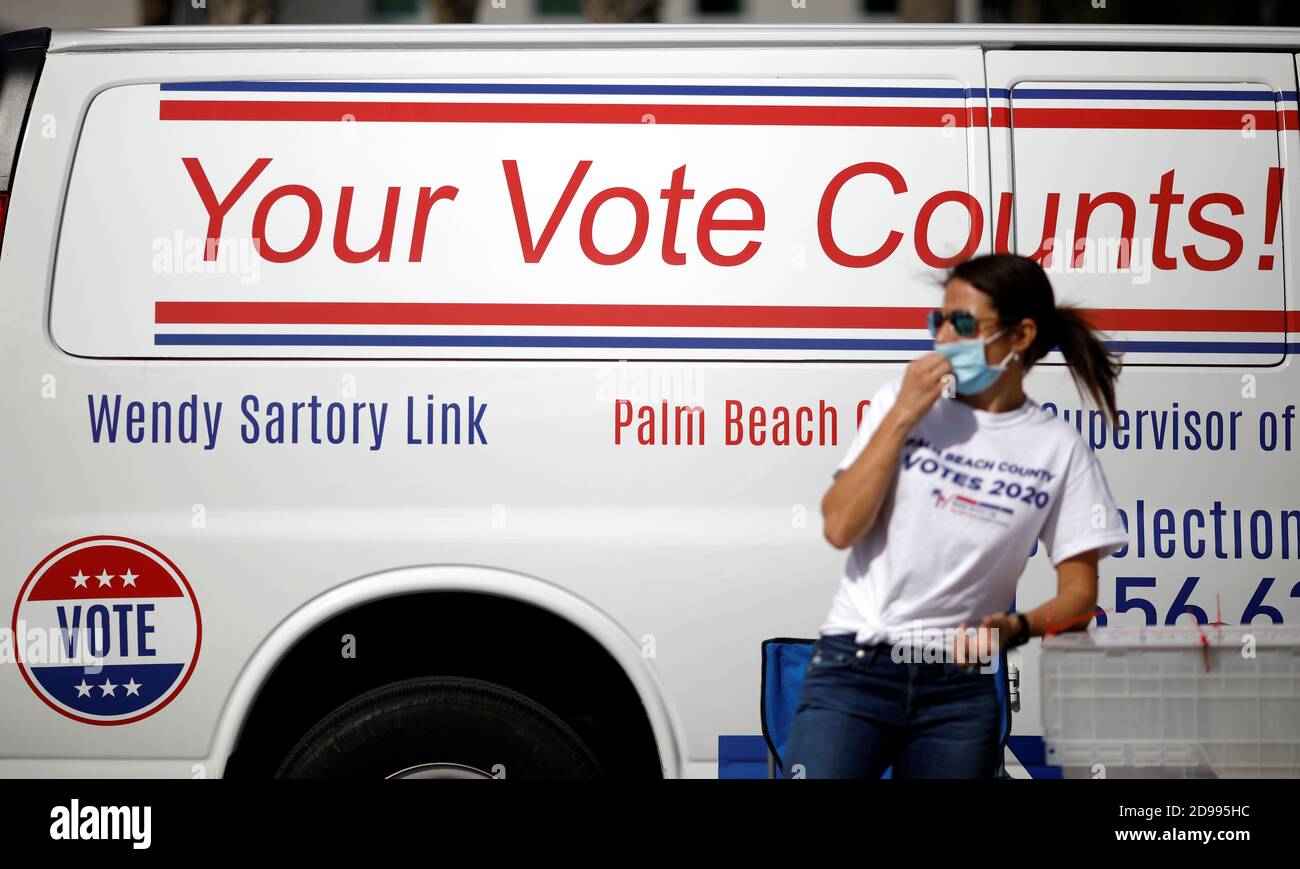 Drive thru stands hi-res stock photography and images - Alamy