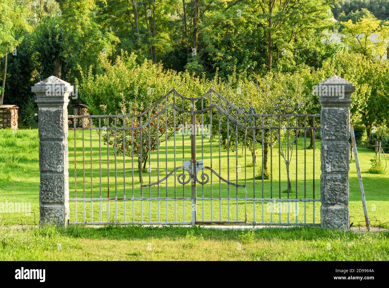 Wrought iron gate in italy hi-res stock photography and images - Alamy