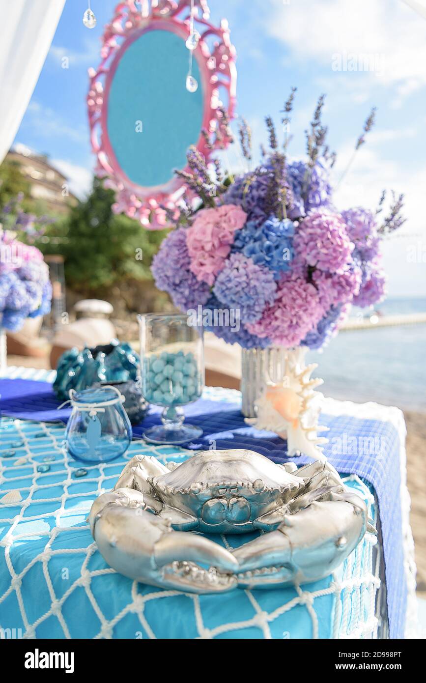 Crab shells hi-res stock photography and images - Alamy