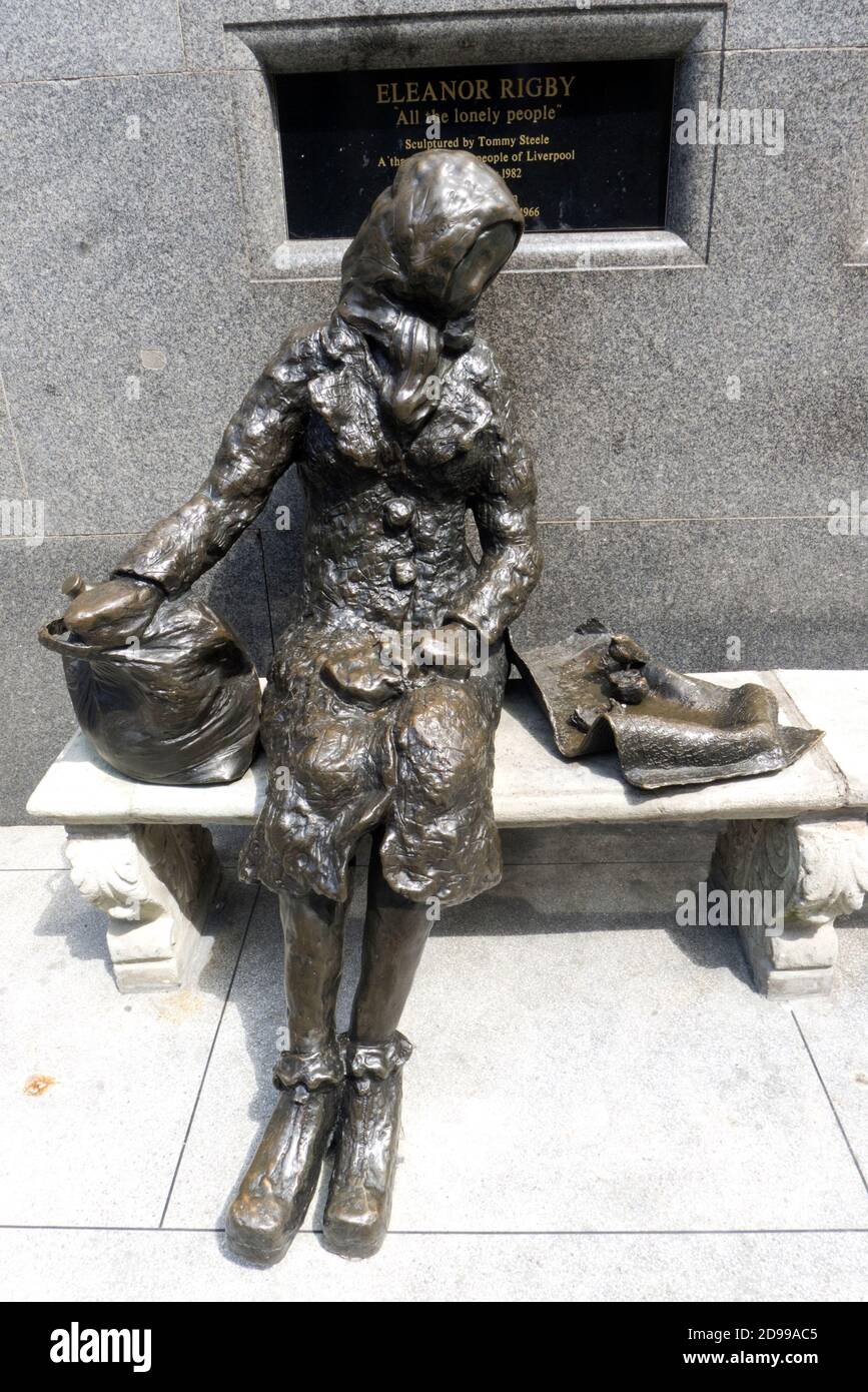 Eleanor Rigby Statue Near Mathew Street Liverpool England UK Stock ...