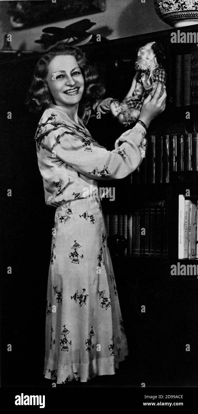 1930's , ITALY : The most celebrated italian romantic book woman writer ...