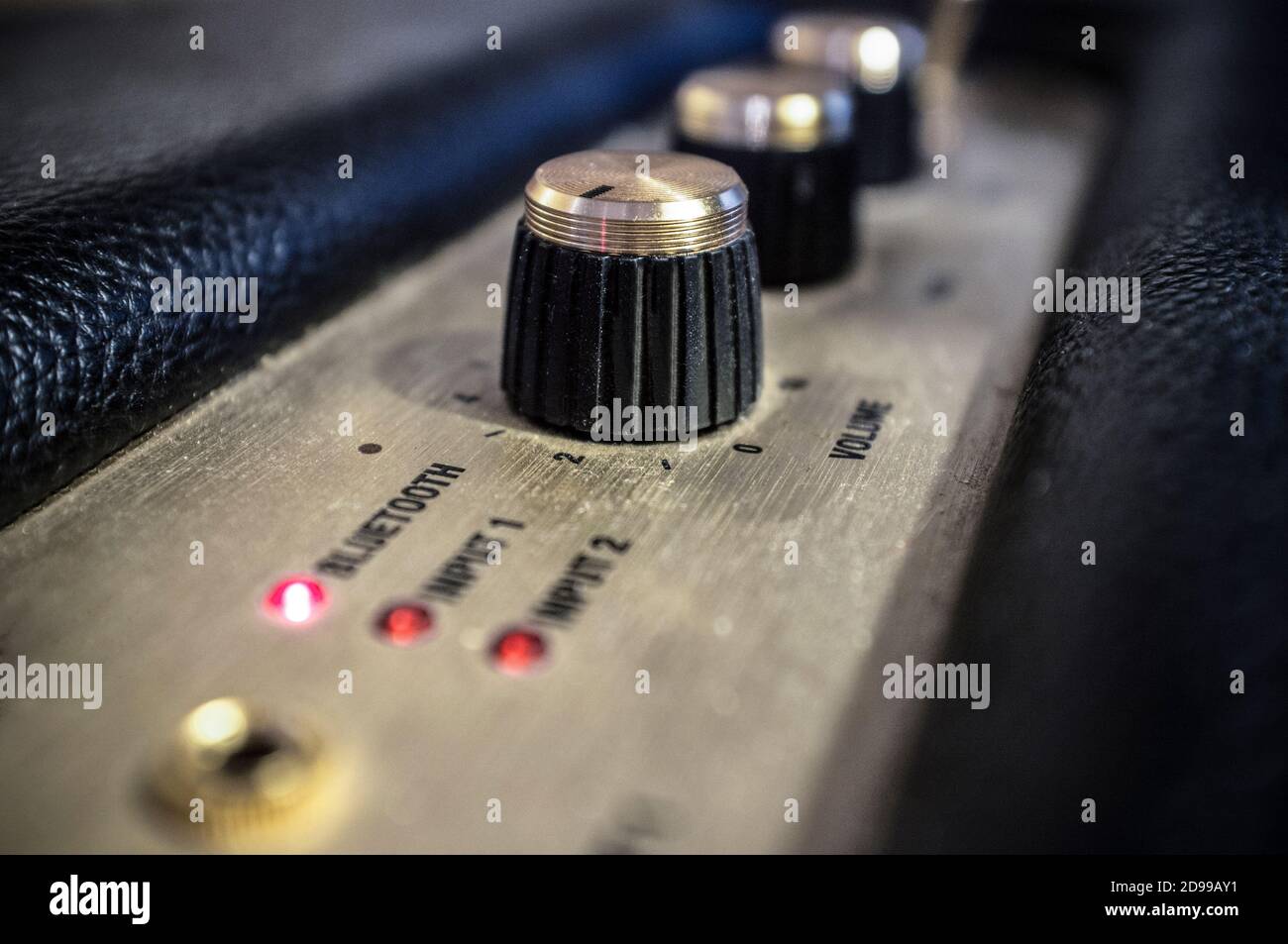 Lossless wireless sound hi-res stock photography and images - Alamy